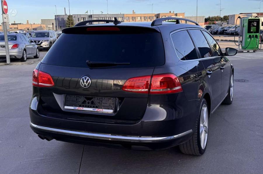 Brown Volkswagen Passat 2011 in Siauliai, with an engine capacity of 1.97 L and mileage of 297 thousand km for 5200 €, photo 10 on AUTOMOTO.COM.LV
