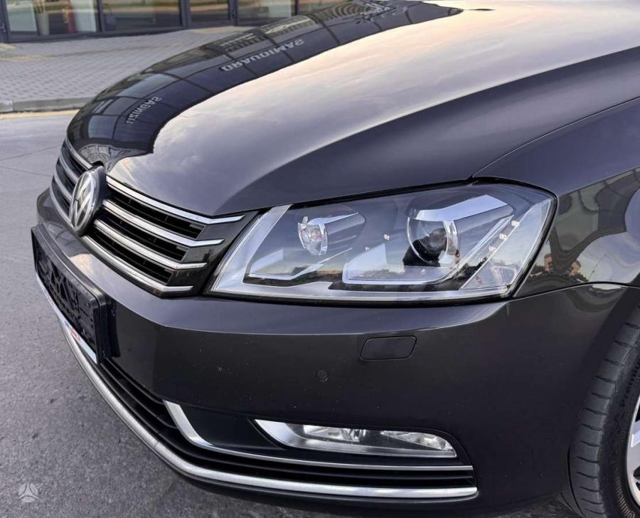 Brown Volkswagen Passat 2011 in Siauliai, with an engine capacity of 1.97 L and mileage of 297 thousand km for 5200 €, photo 15 on AUTOMOTO.COM.LV