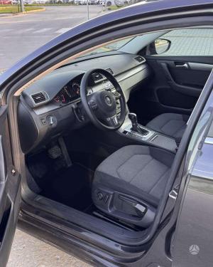 Brown Volkswagen Passat 2011 in Siauliai, with an engine capacity of 1.97 L and mileage of 297 thousand km for 5200 €, photo 16 on AUTOMOTO.COM.LV