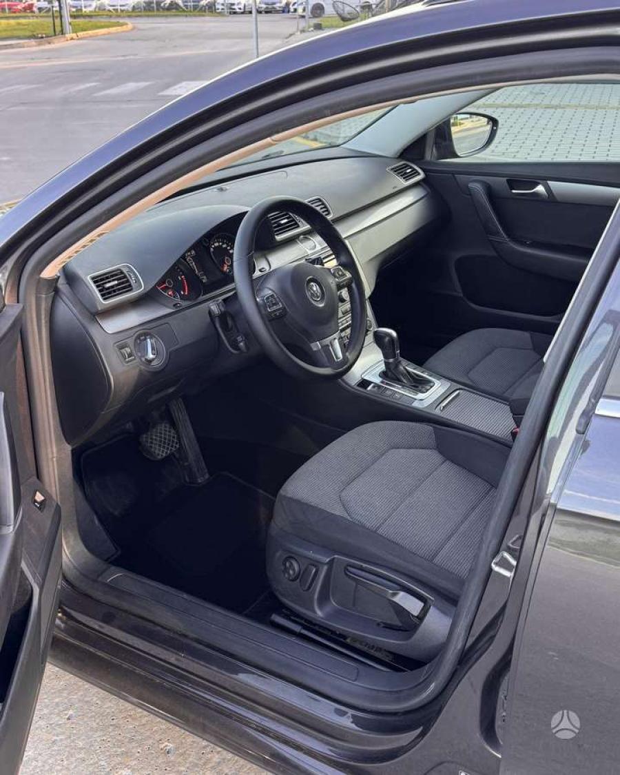 Brown Volkswagen Passat 2011 in Siauliai, with an engine capacity of 1.97 L and mileage of 297 thousand km for 5200 €, photo 16 on AUTOMOTO.COM.LV