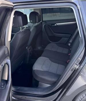 Brown Volkswagen Passat 2011 in Siauliai, with an engine capacity of 1.97 L and mileage of 297 thousand km for 5200 €, photo 20 on AUTOMOTO.COM.LV