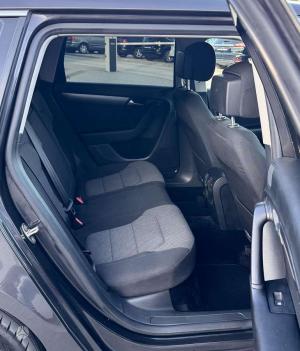 Brown Volkswagen Passat 2011 in Siauliai, with an engine capacity of 1.97 L and mileage of 297 thousand km for 5200 €, photo 22 on AUTOMOTO.COM.LV