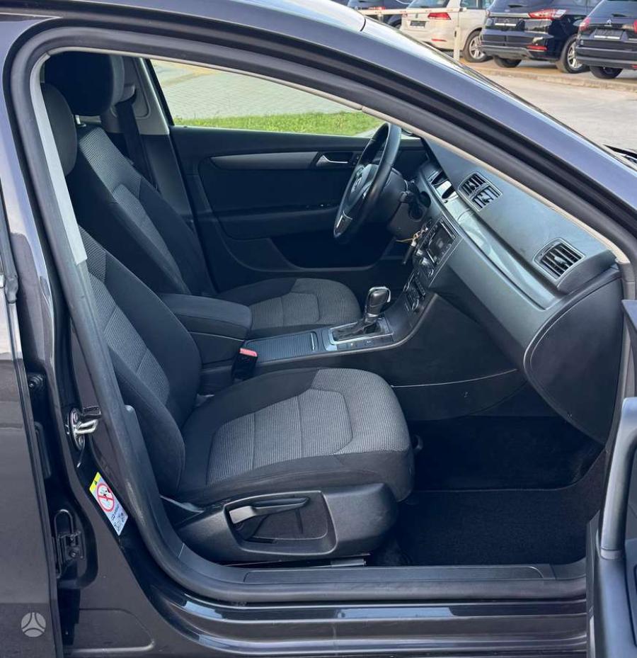 Brown Volkswagen Passat 2011 in Siauliai, with an engine capacity of 1.97 L and mileage of 297 thousand km for 5200 €, photo 23 on AUTOMOTO.COM.LV