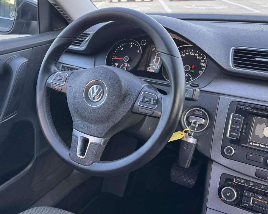 Brown Volkswagen Passat 2011 in Siauliai, with an engine capacity of 1.97 L and mileage of 297 thousand km for 5200 €, photo 24 on AUTOMOTO.COM.LV