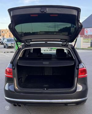 Brown Volkswagen Passat 2011 in Siauliai, with an engine capacity of 1.97 L and mileage of 297 thousand km for 5200 €, photo 28 on AUTOMOTO.COM.LV