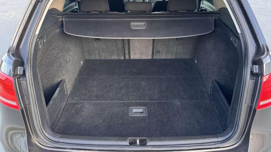 Brown Volkswagen Passat 2011 in Siauliai, with an engine capacity of 1.97 L and mileage of 297 thousand km for 5200 €, photo 29 on AUTOMOTO.COM.LV