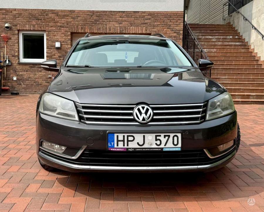Brown Volkswagen Passat 2011 in Vilnius, with an engine capacity of 1.97 L and mileage of 500 thousand km for 3750 €, photo 1 on AUTOMOTO.COM.LV