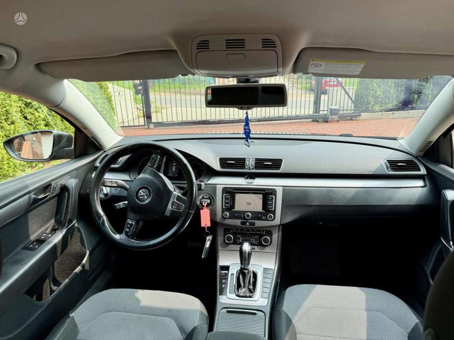 Brown Volkswagen Passat 2011 in Vilnius, with an engine capacity of 1.97 L and mileage of 500 thousand km for 3750 €, photo 8 on AUTOMOTO.COM.LV