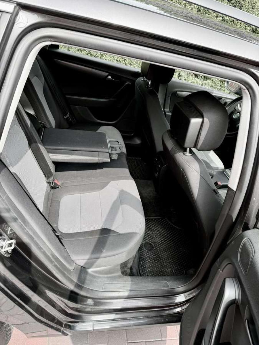 Brown Volkswagen Passat 2011 in Vilnius, with an engine capacity of 1.97 L and mileage of 500 thousand km for 3750 €, photo 9 on AUTOMOTO.COM.LV