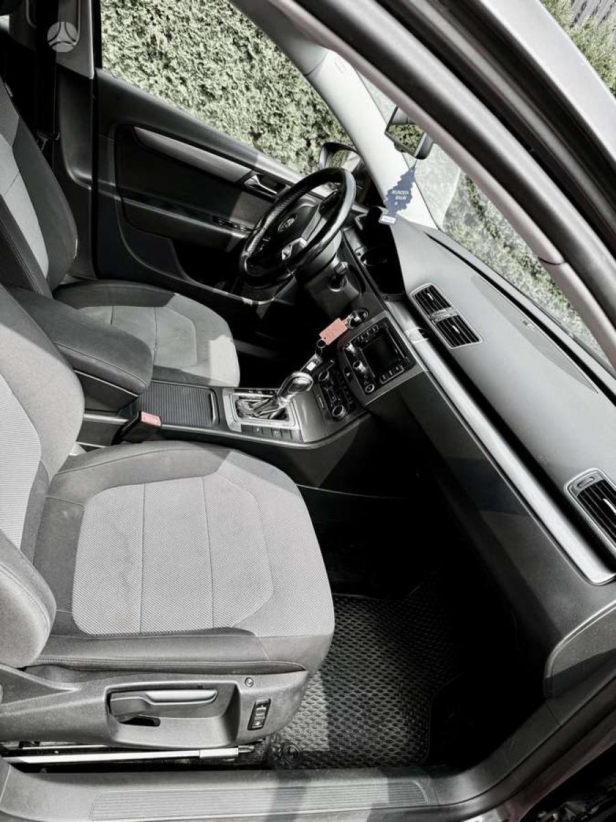 Brown Volkswagen Passat 2011 in Vilnius, with an engine capacity of 1.97 L and mileage of 500 thousand km for 3750 €, photo 10 on AUTOMOTO.COM.LV