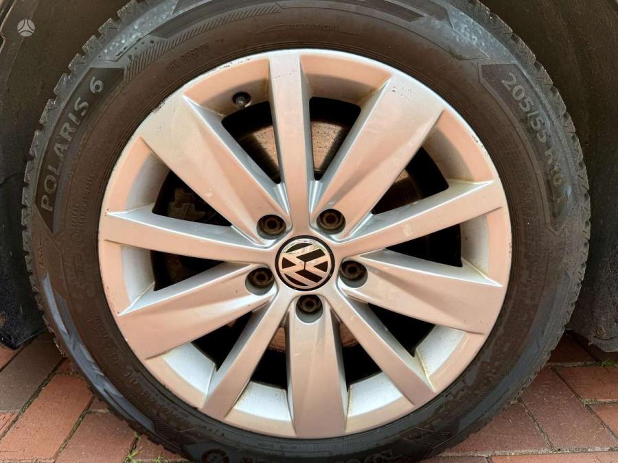 Brown Volkswagen Passat 2011 in Vilnius, with an engine capacity of 1.97 L and mileage of 500 thousand km for 3750 €, photo 13 on AUTOMOTO.COM.LV