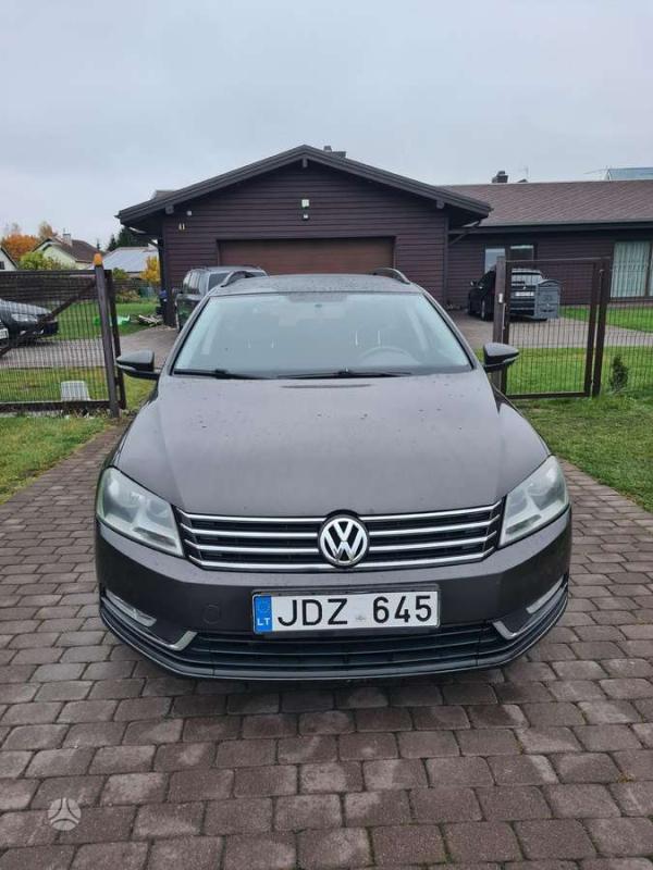 Brown Volkswagen Passat 2012 in Kaisiadorys, with an engine capacity of 1.97 L and mileage of 330 thousand km for 4499 €, photo 1 on AUTOMOTO.COM.LV