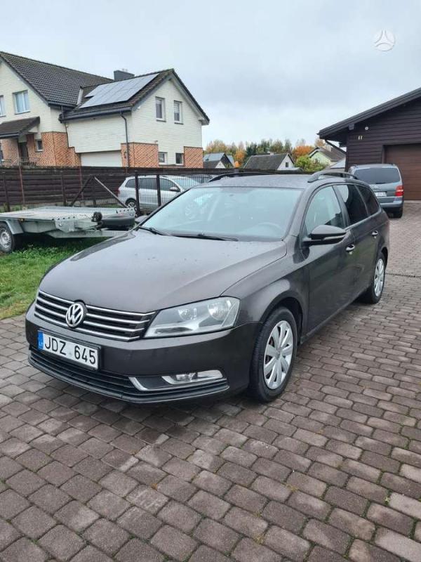 Brown Volkswagen Passat 2012 in Kaisiadorys, with an engine capacity of 1.97 L and mileage of 330 thousand km for 4499 €, photo 3 on AUTOMOTO.COM.LV