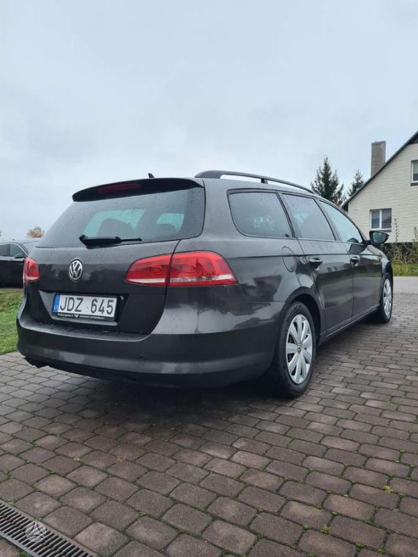 Brown Volkswagen Passat 2012 in Kaisiadorys, with an engine capacity of 1.97 L and mileage of 330 thousand km for 4499 €, photo 4 on AUTOMOTO.COM.LV
