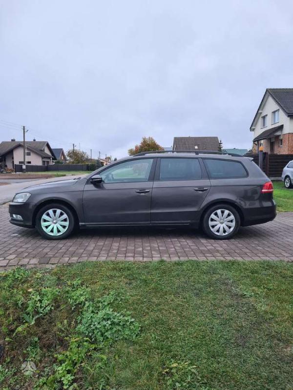 Brown Volkswagen Passat 2012 in Kaisiadorys, with an engine capacity of 1.97 L and mileage of 330 thousand km for 4499 €, photo 7 on AUTOMOTO.COM.LV