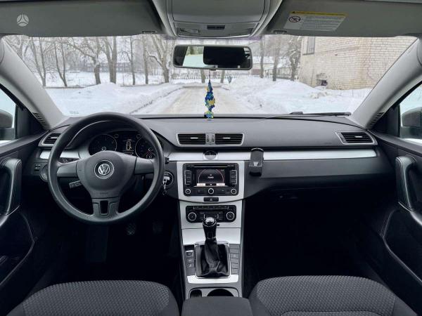 Brown Volkswagen Passat 2012 in Vilnius, with an engine capacity of 1.97 L and mileage of 261 thousand km for 4600 €, photo 7 on AUTOMOTO.COM.LV