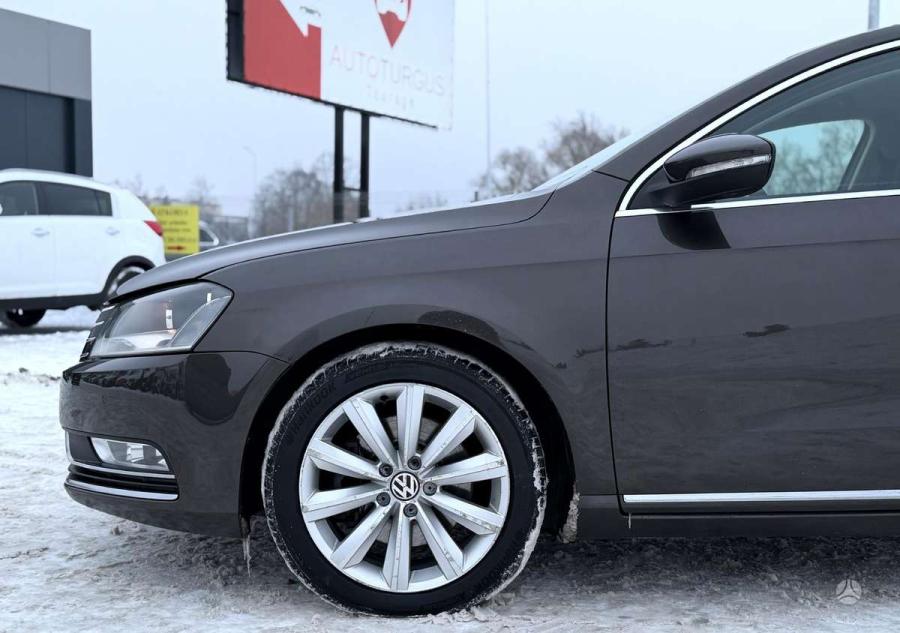 Brown Volkswagen Passat 2012 in Taurage, with an engine capacity of 1.97 L and mileage of 268 thousand km for 4800 €, photo 11 on AUTOMOTO.COM.LV