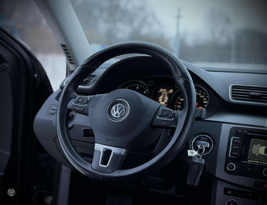 Brown Volkswagen Passat 2012 in Taurage, with an engine capacity of 1.97 L and mileage of 268 thousand km for 4800 €, photo 33 on AUTOMOTO.COM.LV