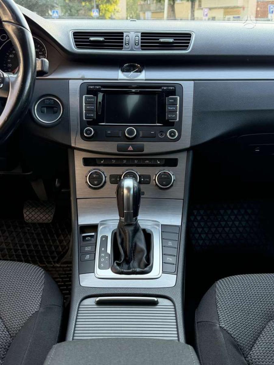 Brūns Volkswagen Passat 2012 Kaišiadorys, ar dzinēja tilpumu 1.97 L un nobraukumu 358 tūkst. km par 5299 €, foto 20 vietnē AUTOMOTO.COM.LV