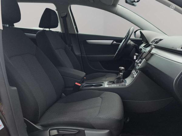Brown Volkswagen Passat 2012 in Kaunas, with an engine capacity of 2.00 L and mileage of 296 thousand km for 5499 €, photo 8 on AUTOMOTO.COM.LV