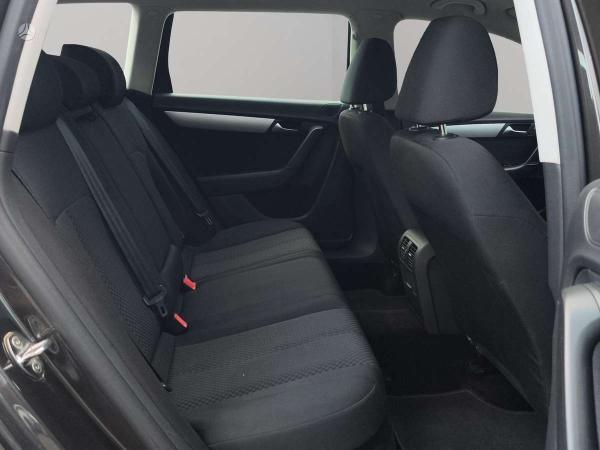 Brown Volkswagen Passat 2012 in Kaunas, with an engine capacity of 2.00 L and mileage of 296 thousand km for 5499 €, photo 9 on AUTOMOTO.COM.LV