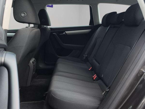 Brown Volkswagen Passat 2012 in Kaunas, with an engine capacity of 2.00 L and mileage of 296 thousand km for 5499 €, photo 10 on AUTOMOTO.COM.LV