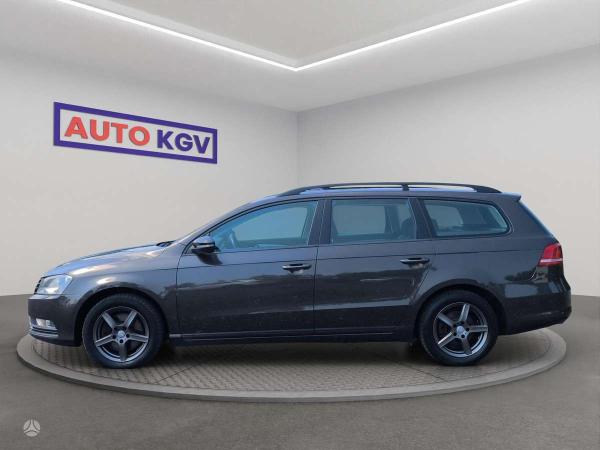 Brown Volkswagen Passat 2012 in Kaunas, with an engine capacity of 2.00 L and mileage of 296 thousand km for 5499 €, photo 2 on AUTOMOTO.COM.LV