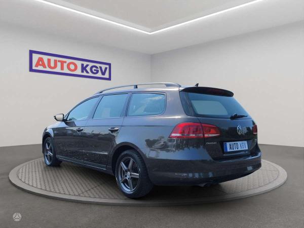 Brown Volkswagen Passat 2012 in Kaunas, with an engine capacity of 2.00 L and mileage of 296 thousand km for 5499 €, photo 3 on AUTOMOTO.COM.LV
