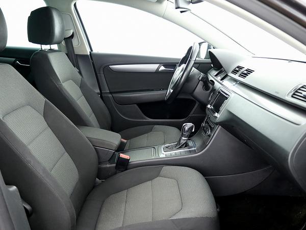 Brūns Volkswagen Passat 2012 Tallina, ar dzinēja tilpumu 1.80 L un nobraukumu 343 tūkst. km par 2299 €, foto 6 vietnē AUTOMOTO.COM.LV