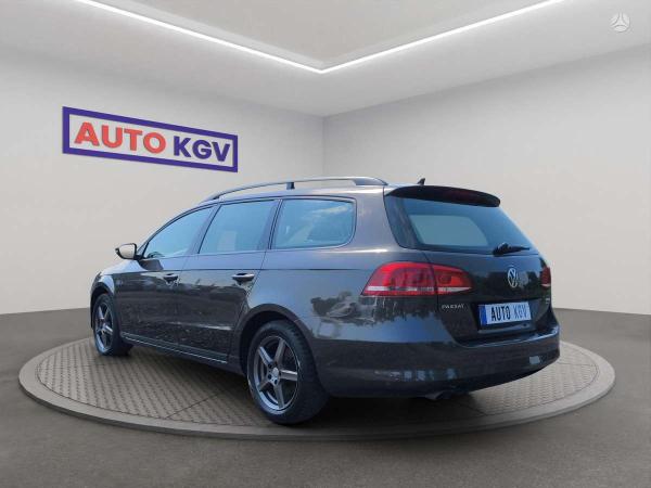 Brown Volkswagen Passat 2012 in Kaunas, with an engine capacity of 2.00 L and mileage of 296 thousand km for 5499 €, photo 3 on AUTOMOTO.COM.LV