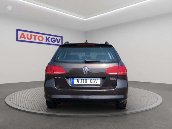 Brown Volkswagen Passat 2012 in Kaunas, with an engine capacity of 2.00 L and mileage of 296 thousand km for 5499 €, photo 4 on AUTOMOTO.COM.LV