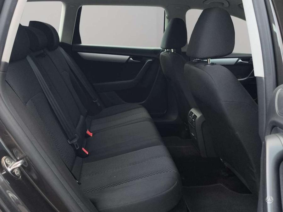 Brūns Volkswagen Passat 2012 Kauņa, ar dzinēja tilpumu 2.00 L un nobraukumu 296 tūkst. km par 5499 €, foto 10 vietnē AUTOMOTO.COM.LV