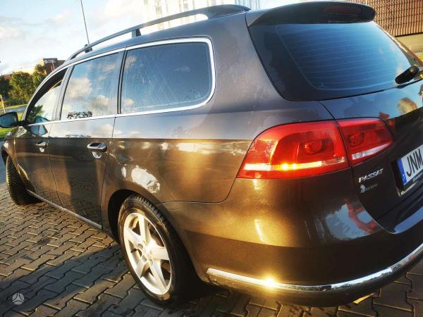 Brown Volkswagen Passat 2012 in Vilnius, with an engine capacity of 1.60 L and mileage of 333 thousand km for 4888 €, photo 2 on AUTOMOTO.COM.LV