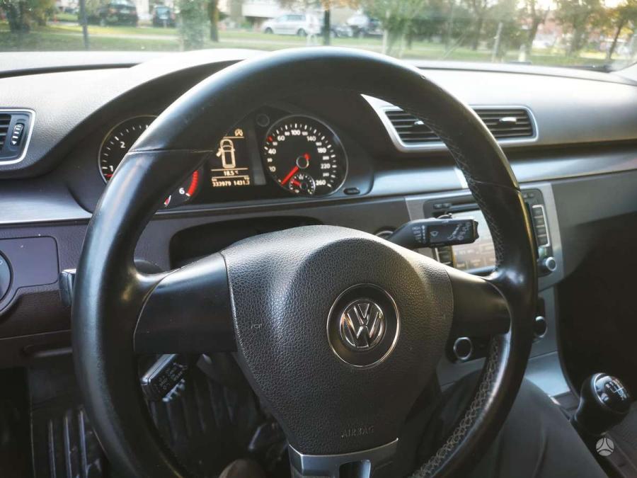 Brūns Volkswagen Passat 2012 Viļņa, ar dzinēja tilpumu 1.60 L un nobraukumu 333 tūkst. km par 4888 €, foto 6 vietnē AUTOMOTO.COM.LV