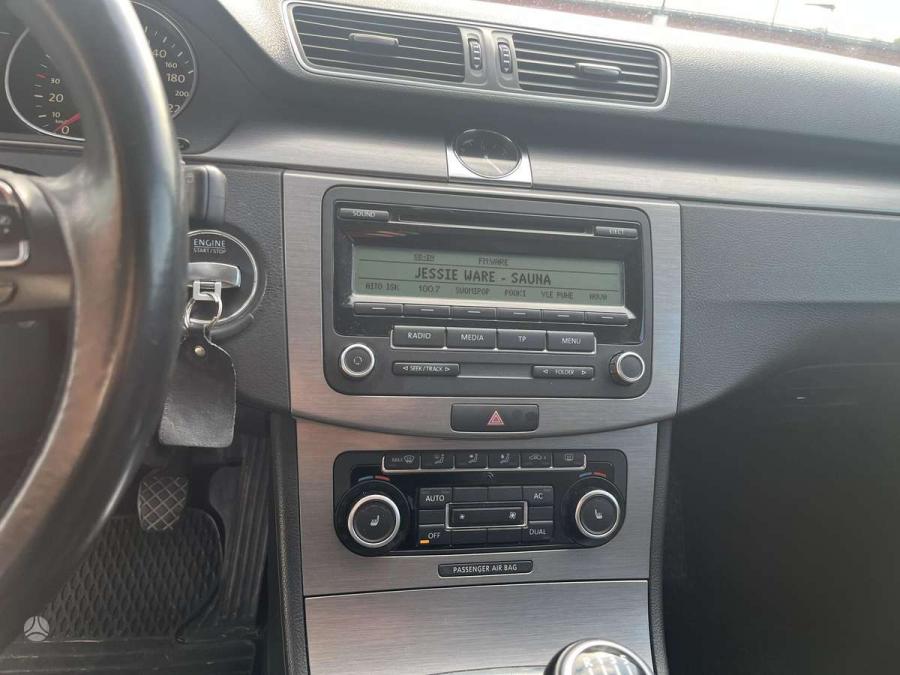 Brūns Volkswagen Passat 2012 Jonava, ar dzinēja tilpumu 1.57 L un nobraukumu 377 tūkst. km par 3999 €, foto 13 vietnē AUTOMOTO.COM.LV