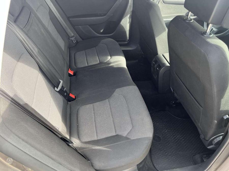 Brūns Volkswagen Passat 2012 Jonava, ar dzinēja tilpumu 1.57 L un nobraukumu 377 tūkst. km par 3999 €, foto 18 vietnē AUTOMOTO.COM.LV