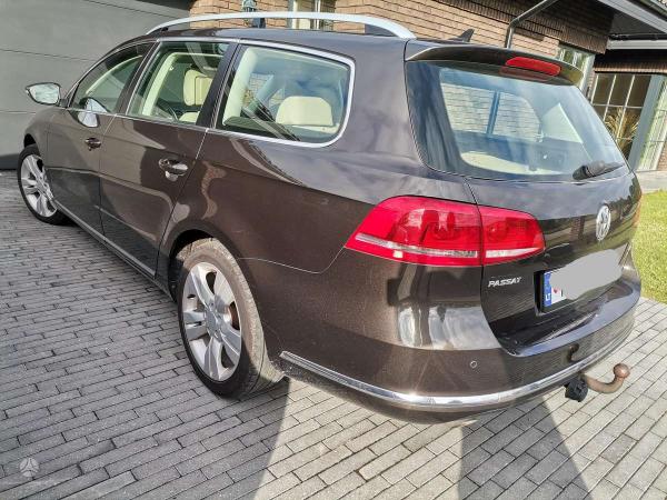 Volkswagen Passat 2012 in Kaunas on AUTOMOTO.COM.LV Brown Volkswagen Passat 2012 in Kaunas, with an engine capacity of 1.60 L and mileage of 255 thousand km for 4500 €, photo 3 on AUTOMOTO.COM.LV