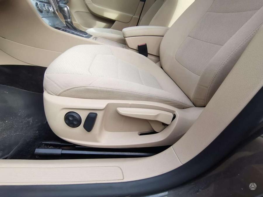 Brūns Volkswagen Passat 2012 Kauņa, ar dzinēja tilpumu 1.60 L un nobraukumu 255 tūkst. km par 4500 €, foto 16 vietnē AUTOMOTO.COM.LV