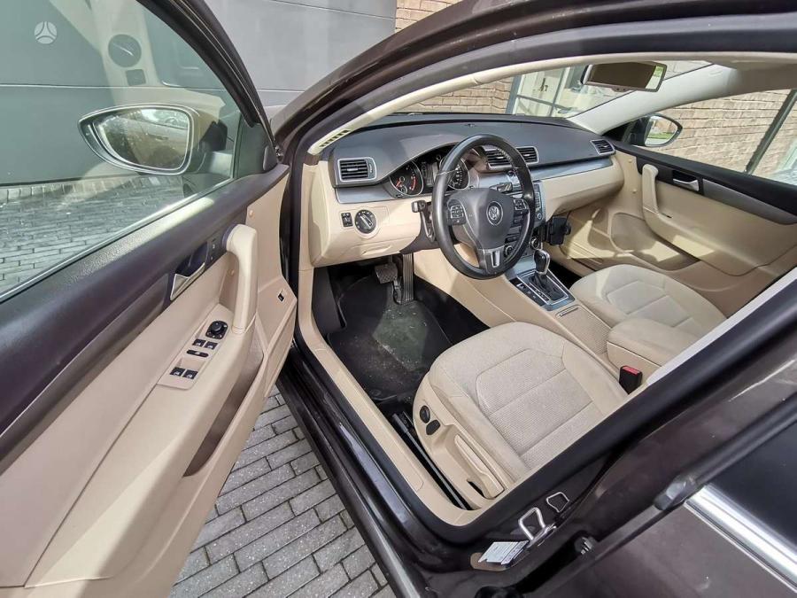 Brūns Volkswagen Passat 2012 Kauņa, ar dzinēja tilpumu 1.60 L un nobraukumu 255 tūkst. km par 4500 €, foto 17 vietnē AUTOMOTO.COM.LV