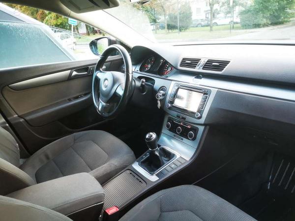 Volkswagen Passat 2012 Viļņa vietnē Brūns Volkswagen Passat 2012 Viļņa, ar dzinēja tilpumu 1.60 L un nobraukumu 332 tūkst. km par 4888 €, foto 6 vietnē AUTOMOTO.COM.LV
