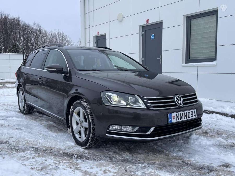 Brown Volkswagen Passat 2013 in Siauliai, with an engine capacity of 1.60 L and mileage of 237 thousand km for 4999 €, photo 1 on AUTOMOTO.COM.LV