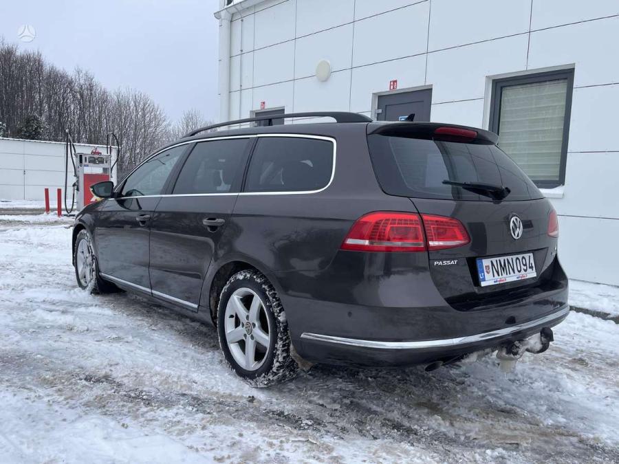 Brown Volkswagen Passat 2013 in Siauliai, with an engine capacity of 1.60 L and mileage of 237 thousand km for 4999 €, photo 3 on AUTOMOTO.COM.LV