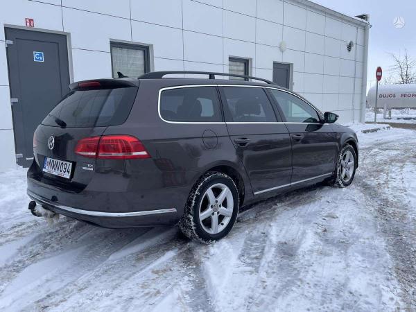 Brown Volkswagen Passat 2013 in Siauliai, with an engine capacity of 1.60 L and mileage of 237 thousand km for 4999 €, photo 4 on AUTOMOTO.COM.LV