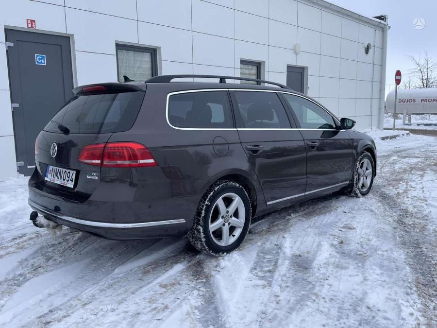 Brown Volkswagen Passat 2013 in Siauliai, with an engine capacity of 1.60 L and mileage of 237 thousand km for 4999 €, photo 4 on AUTOMOTO.COM.LV