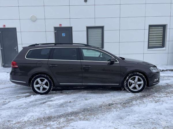 Brown Volkswagen Passat 2013 in Siauliai, with an engine capacity of 1.60 L and mileage of 237 thousand km for 4999 €, photo 5 on AUTOMOTO.COM.LV