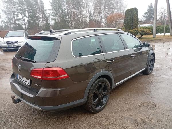 Brown Volkswagen Passat 2013 in Vilnius, with an engine capacity of 2.00 L and mileage of 268 thousand km for 6600 €, photo 4 on AUTOMOTO.COM.LV