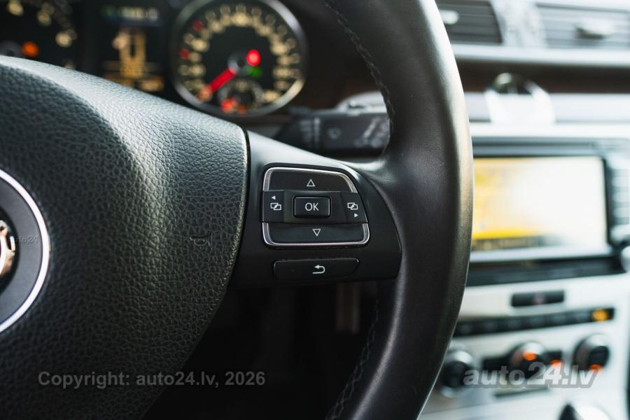 Brown Volkswagen Passat 2013 in Tallinn, with an engine capacity of 2.00 L and mileage of 279 thousand km for 3990 €, photo 16 on AUTOMOTO.COM.LV