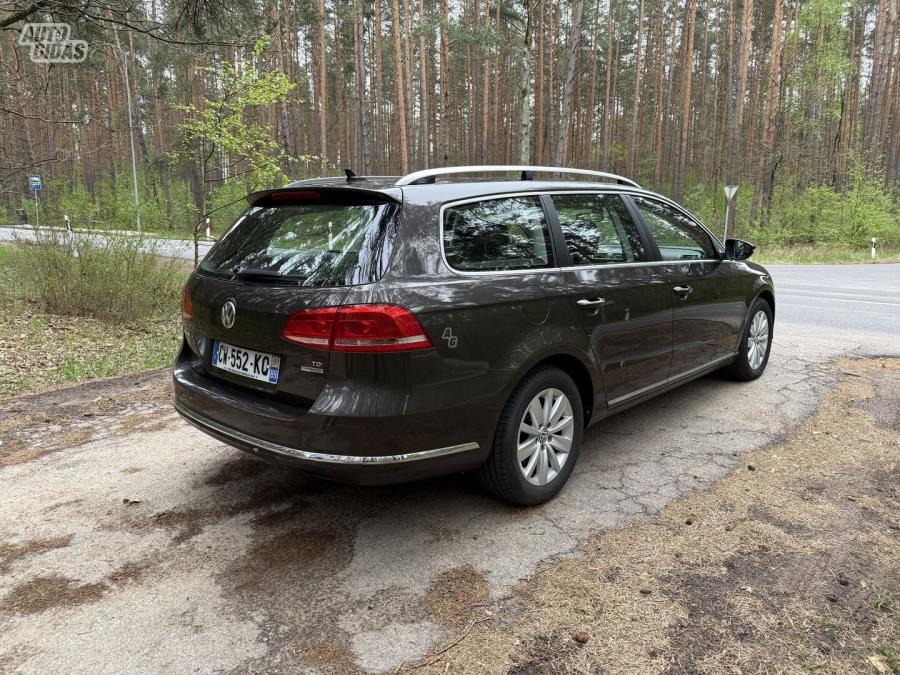 Brown Volkswagen Passat 2013 in Vilnius, with an engine capacity of 1.60 L and mileage of 250 thousand km for 5300 €, photo 6 on AUTOMOTO.COM.LV