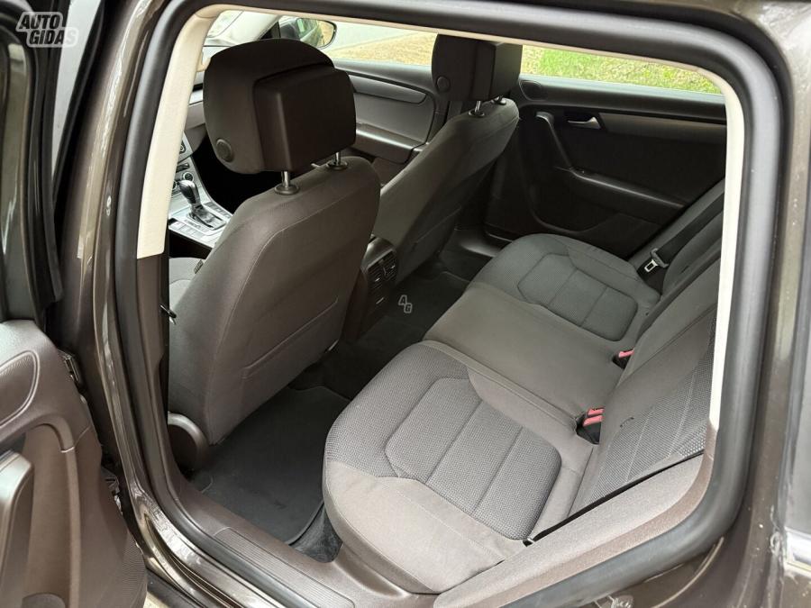 Brown Volkswagen Passat 2013 in Vilnius, with an engine capacity of 1.60 L and mileage of 250 thousand km for 5300 €, photo 12 on AUTOMOTO.COM.LV