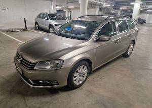 Brown Volkswagen Passat 2013 in Vilnius, with an engine capacity of 1.60 L and mileage of 211 thousand km for 4600 €, photo  on AUTOMOTO.COM.LV